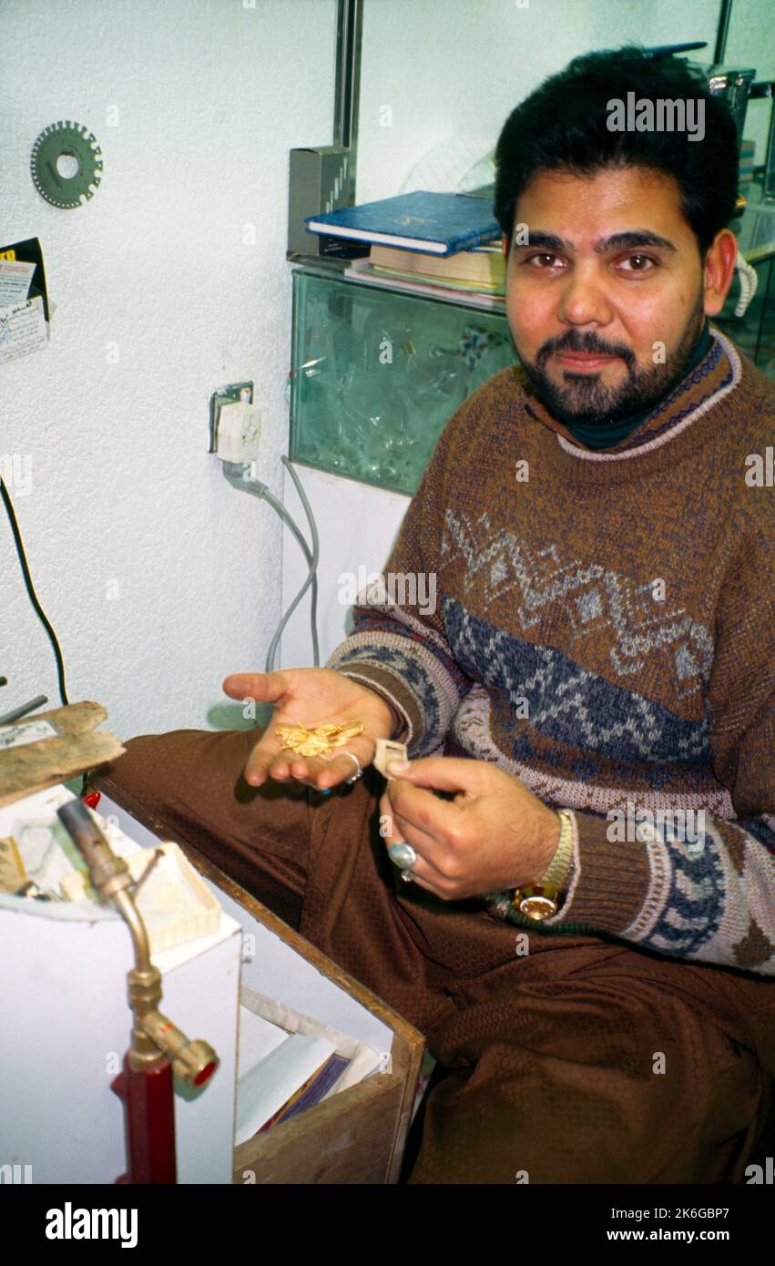 Kuwait city kuwait kuwaiti man hi-res stock photography and images - Alamy