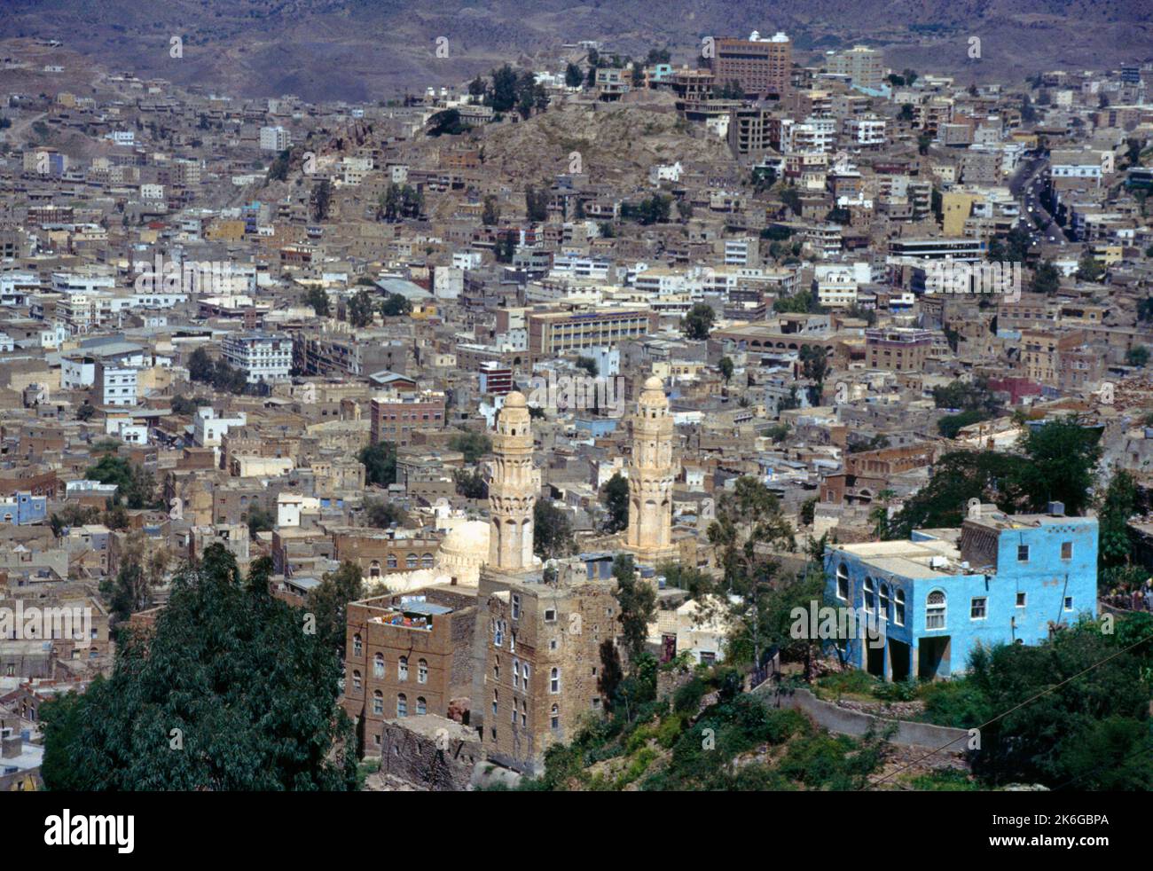 Taiz Yemen Overview city Housing and the Al-Ashrafiya Mosque and ...