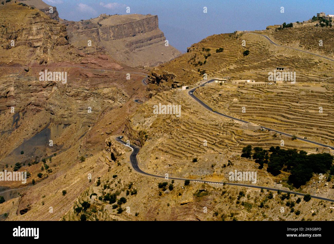 Yemen road mountains hi-res stock photography and images - Alamy
