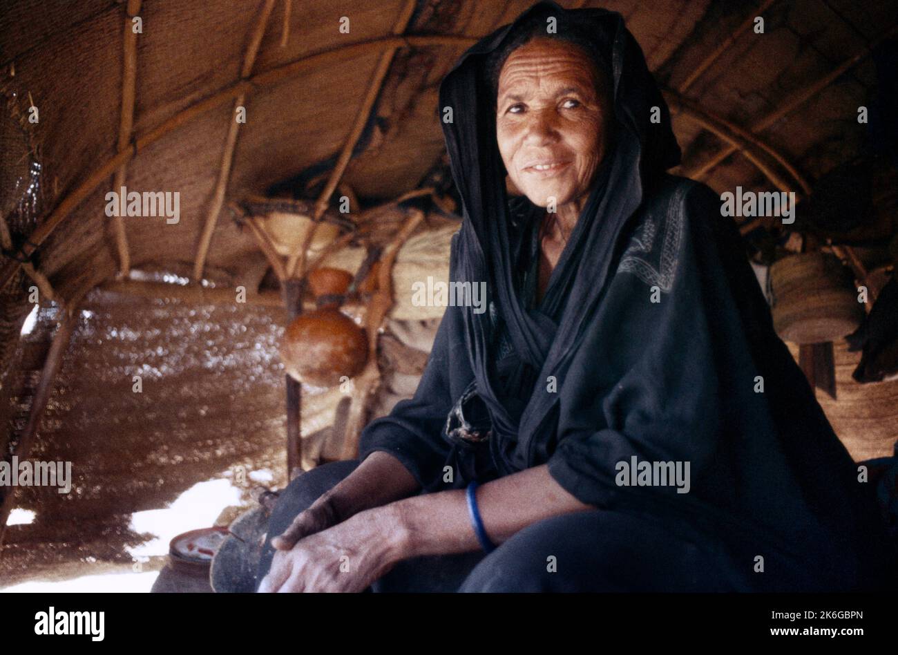 Saudi Arabia Bedouin Women In Tent Stock Photo - Alamy