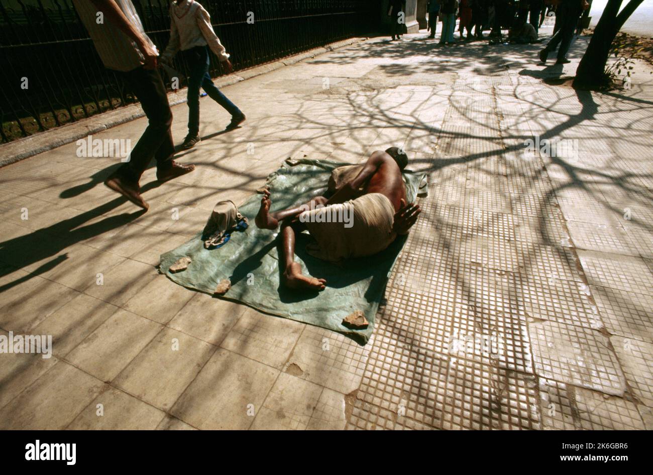 Calcutta homeless hi-res stock photography and images - Alamy
