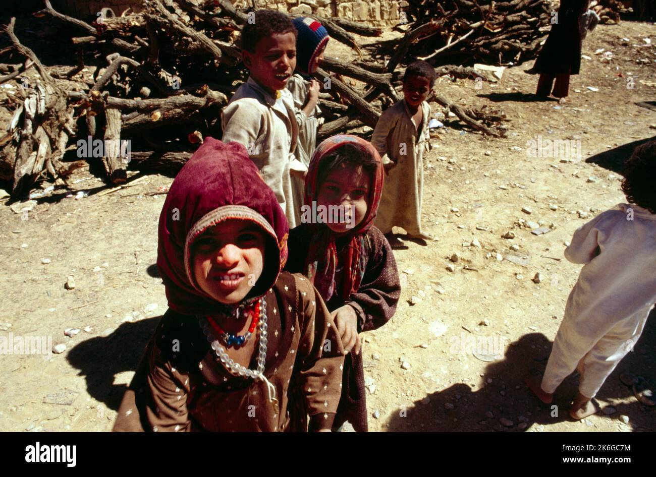 Sada Yemen Children wearing Traditional Clothes Stock Photo - Alamy