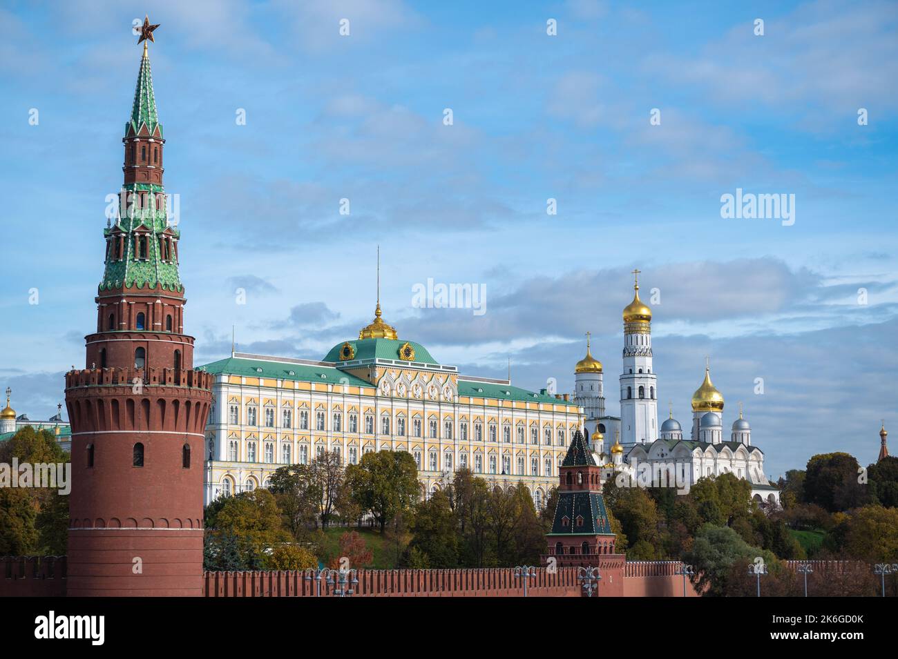 Kremlin and red square 2023 view hi-res stock photography and images ...