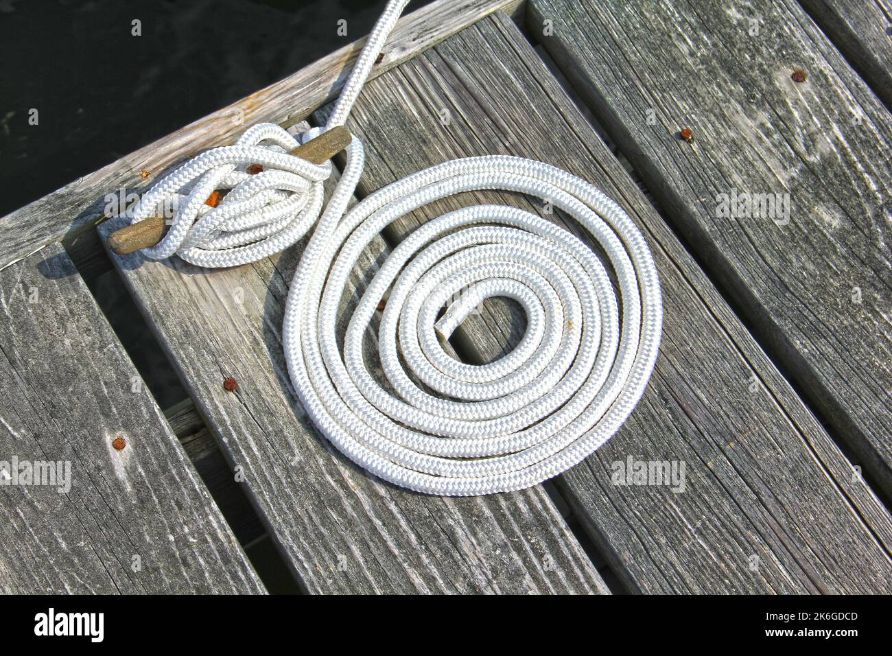 A closeup of a white rope moor knot on the wooden boating deck Stock ...