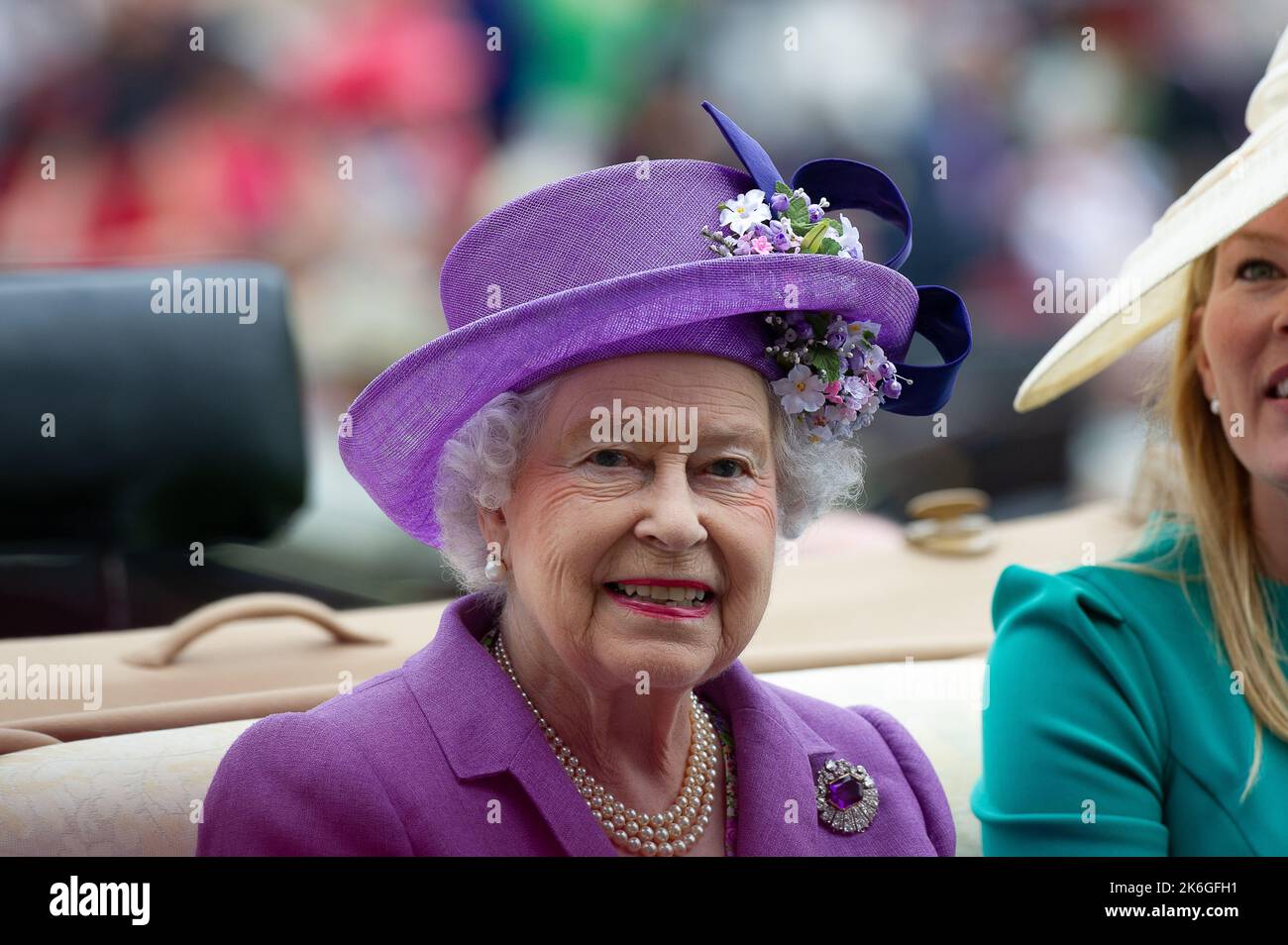 Ascot, Berkshire, UK. 20th June, 2013. Her Majesty the Queen arrives in ...