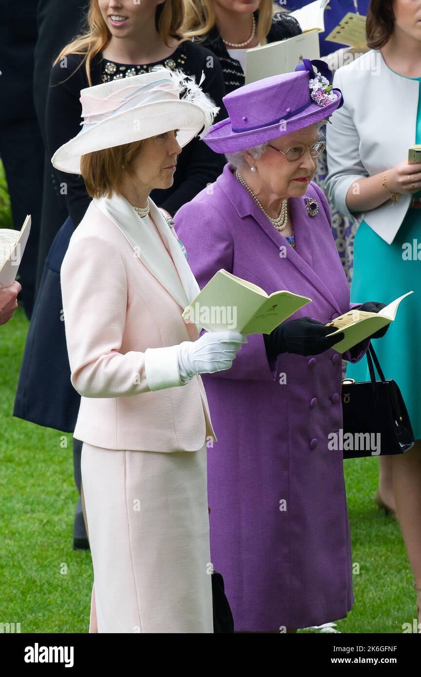 Queen elizabeth iis winners at ascot racecourse hi-res stock ...