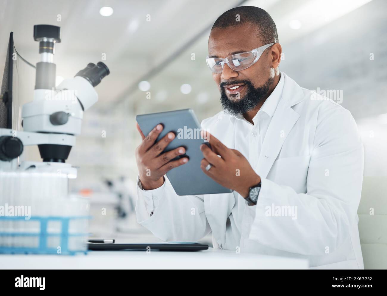 Analysing the sample extensively. a male scientist using a digital ...