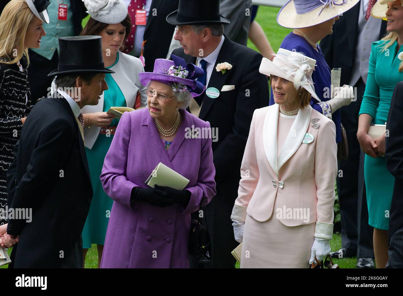 Queen elizabeth iis winners at ascot racecourse hi-res stock ...