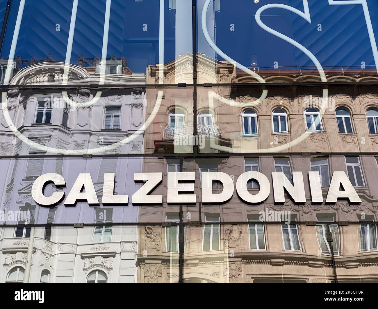 Calzedonia logo hi-res stock photography and images - Alamy