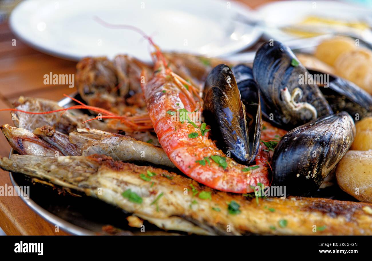 Food - Family Seafood Platter - Fresh seafood platter ready to be ...