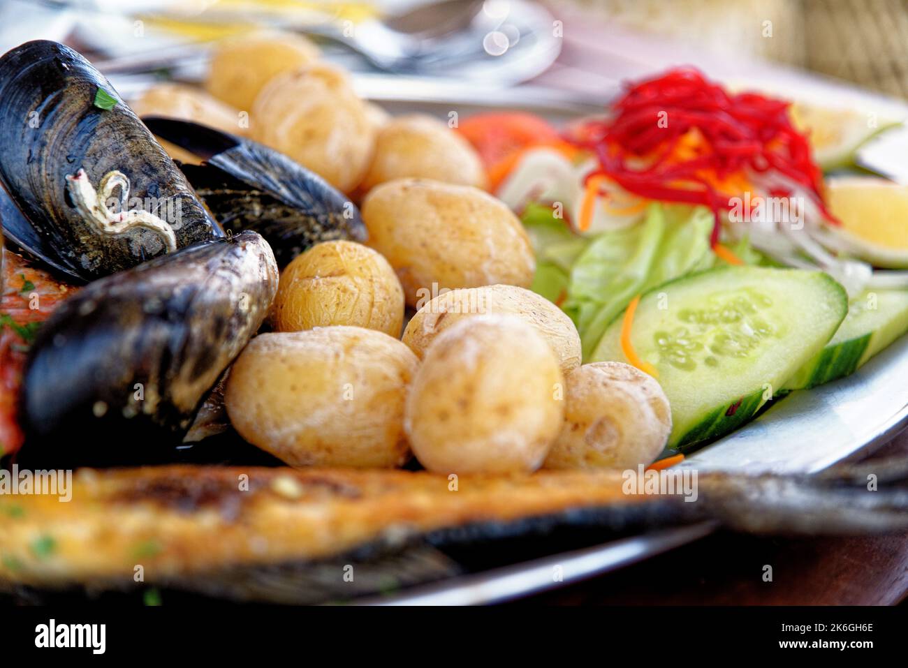 Food - Family Seafood Platter - Fresh seafood platter ready to be ...