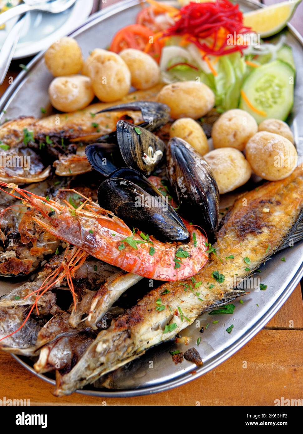 Shellfish assortment hi-res stock photography and images - Alamy