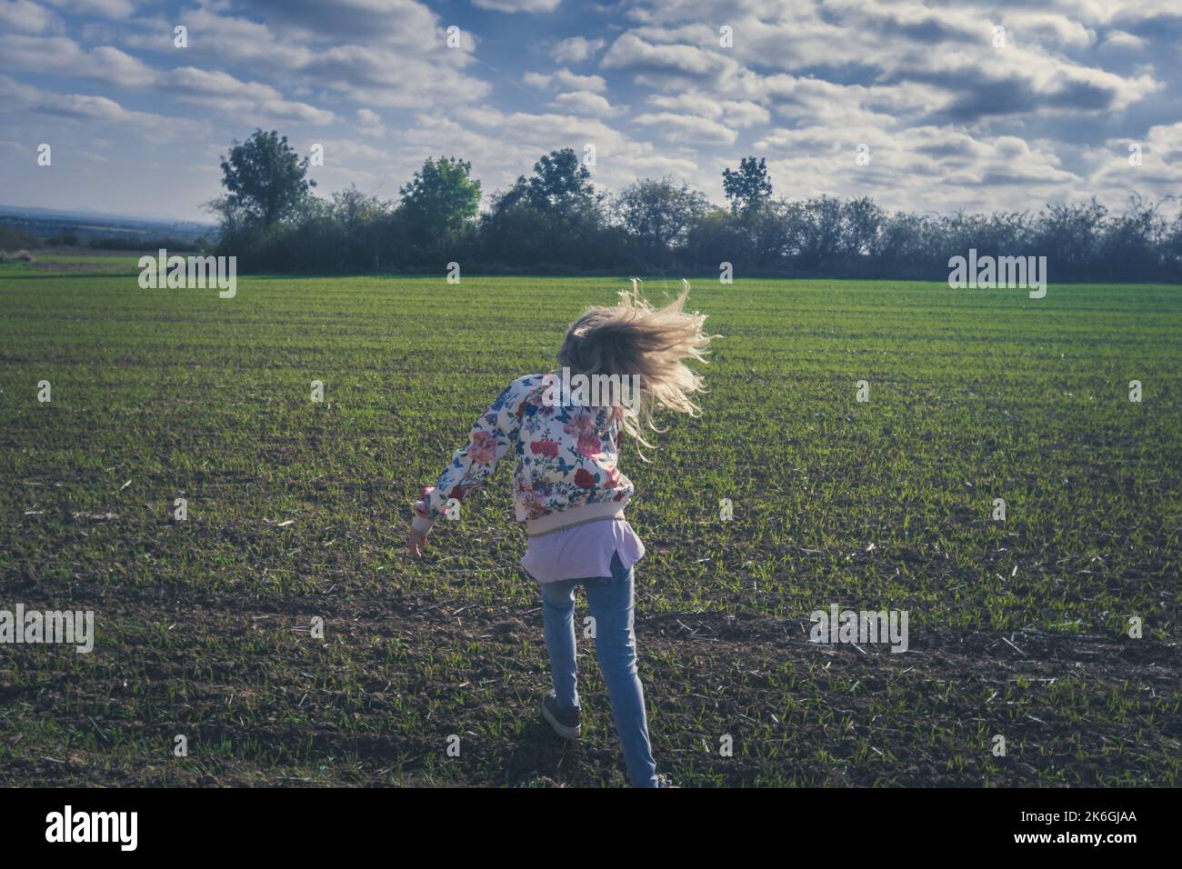 Kid running and scared hi-res stock photography and images - Alamy