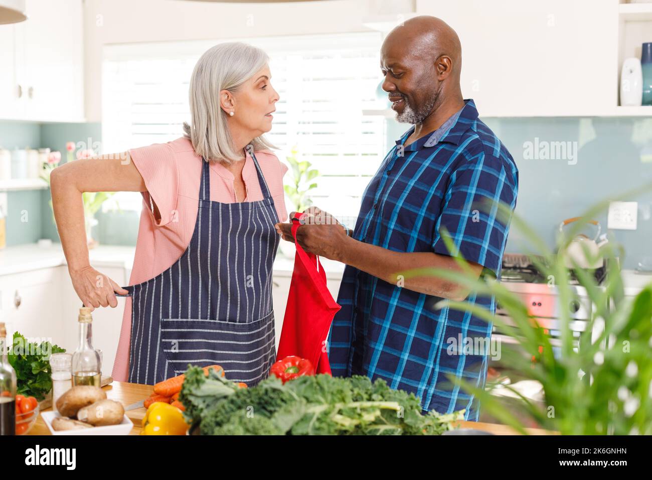 Young couple wearing aprons hi-res stock photography and images - Alamy