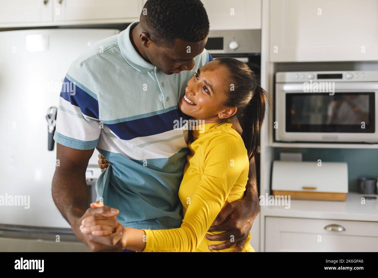 Slow dancing hi-res stock photography and images - Alamy