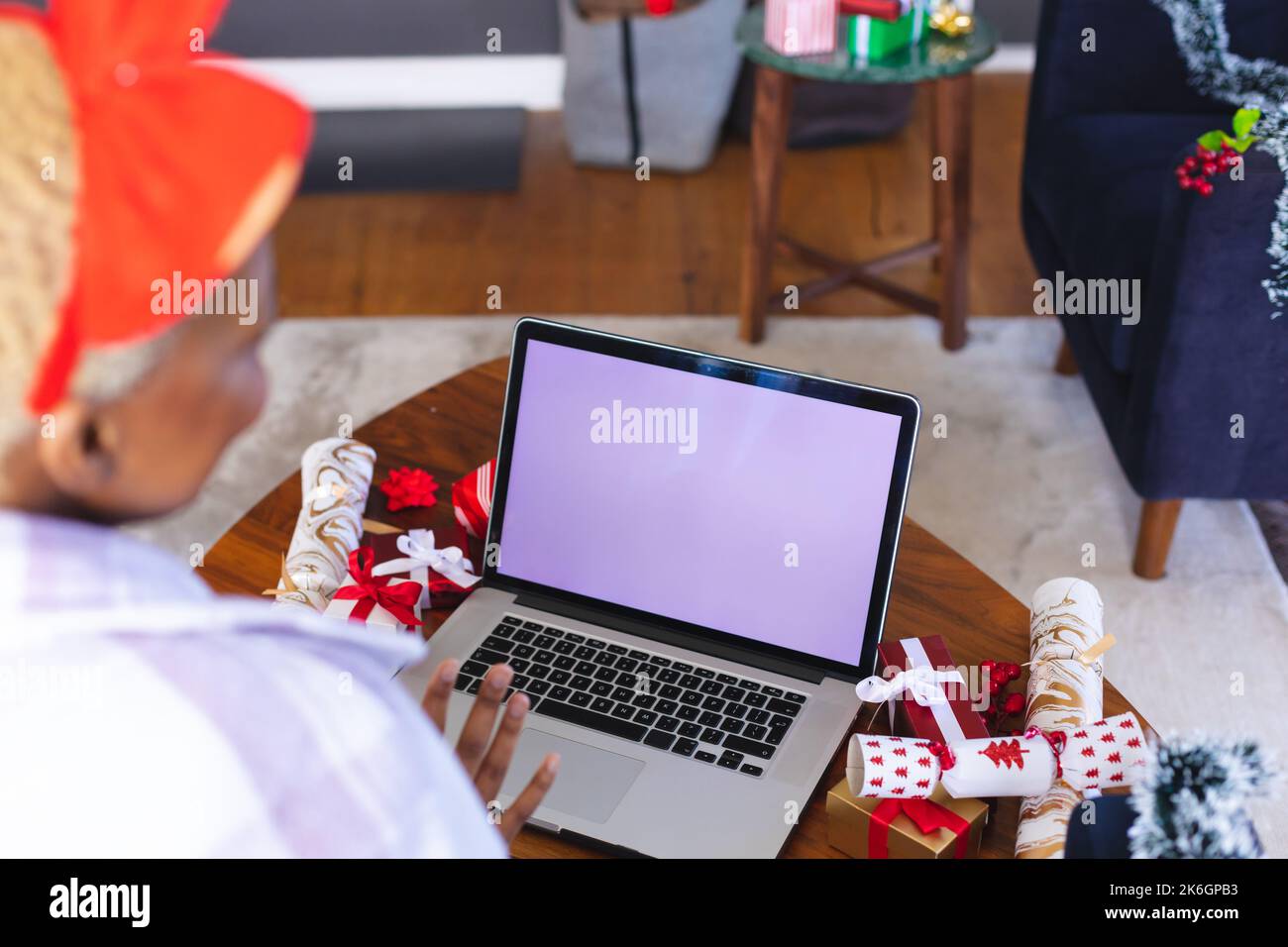 African american happy laptop hi-res stock photography and images - Alamy