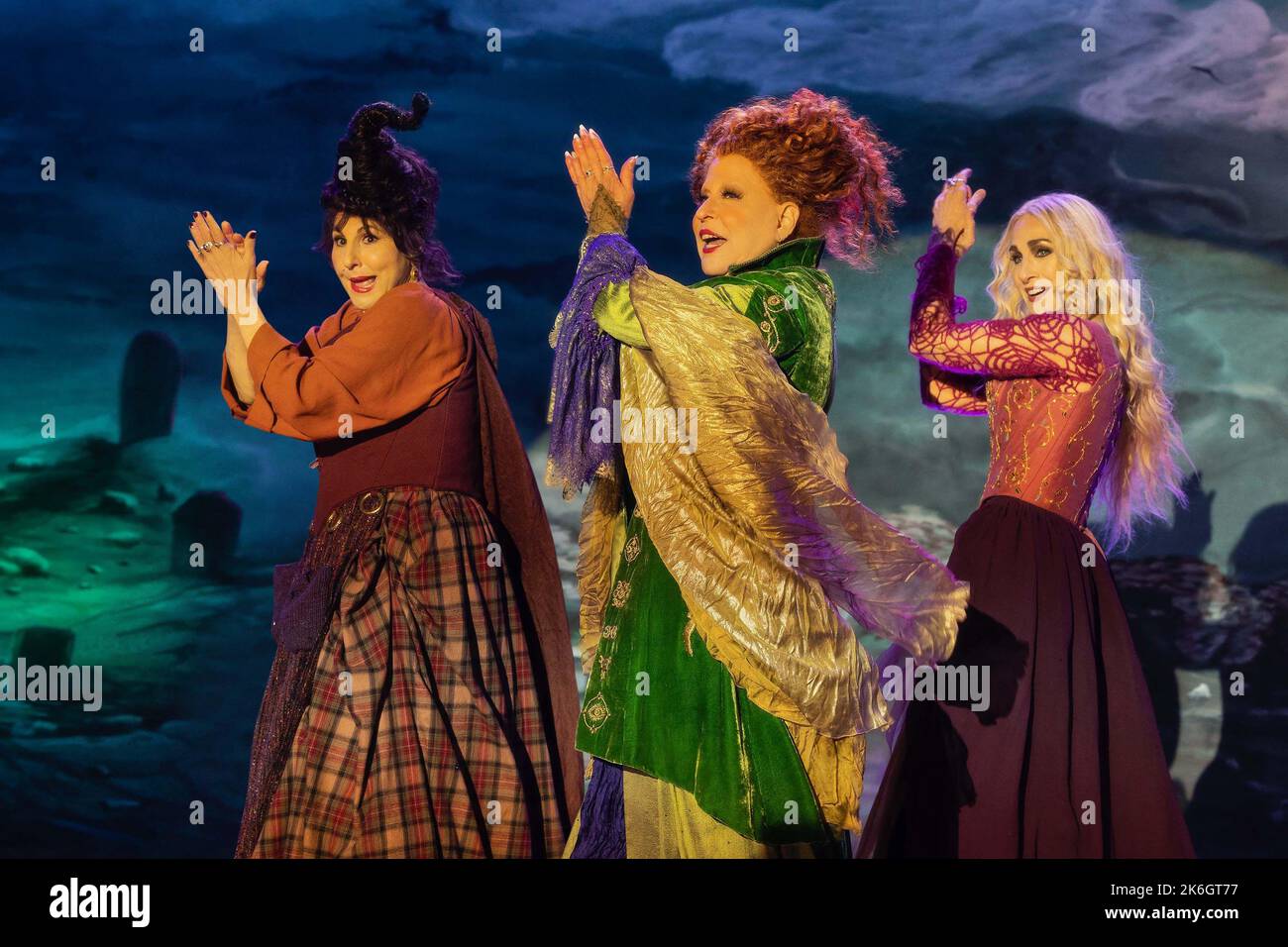 Hocus pocus bette midler hi-res stock photography and images - Alamy