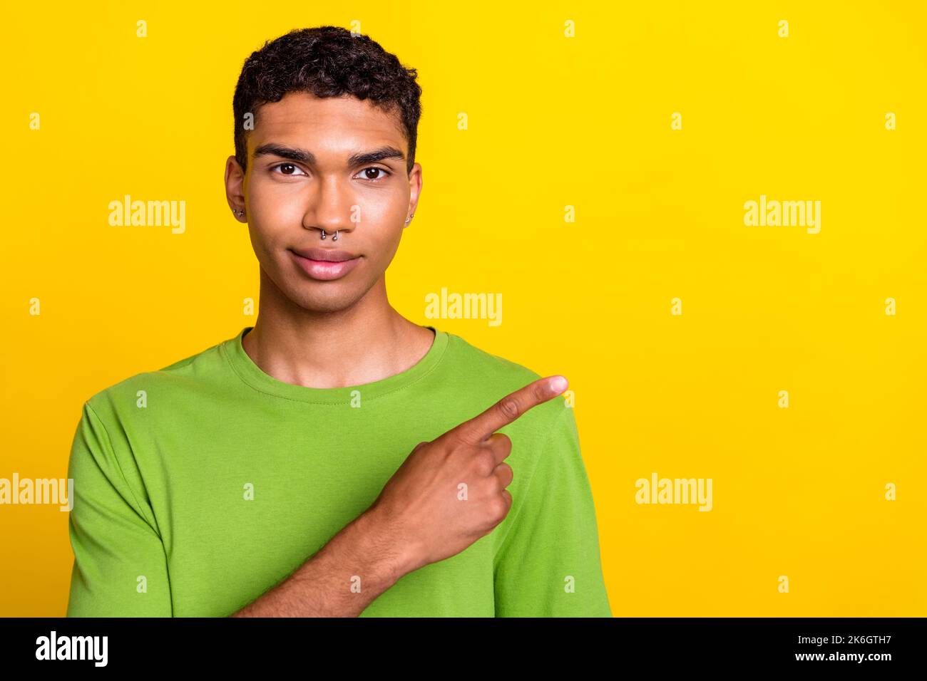 Photo portrait of attractive confident young man point empty space ...