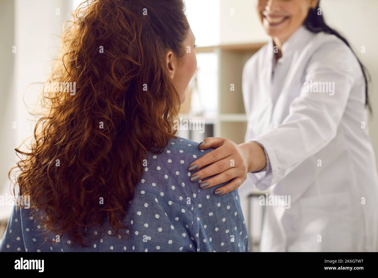 Shoulder hand hi-res stock photography and images - Alamy