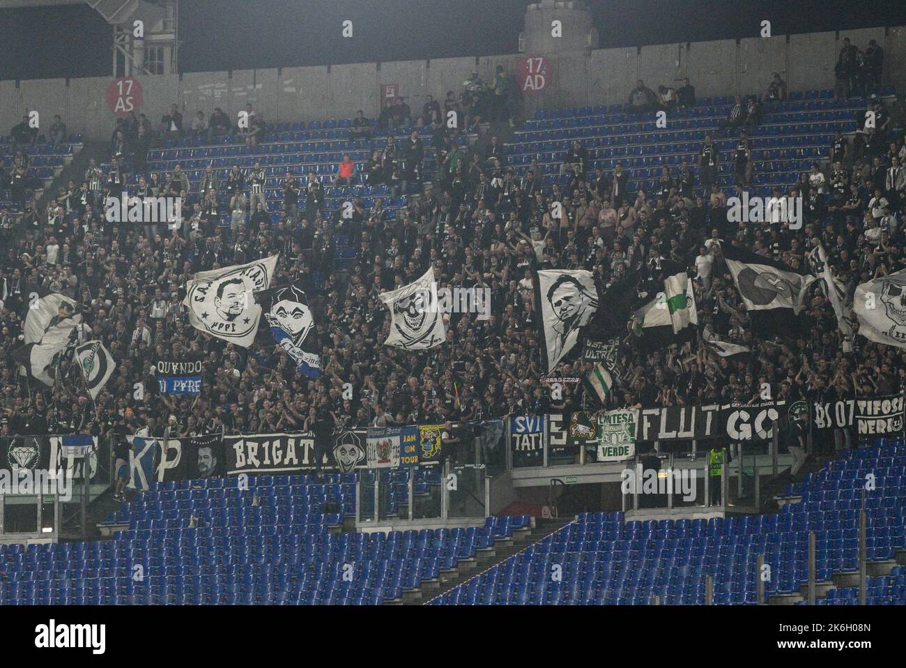 Sturm graz fans hi-res stock photography and images - Alamy