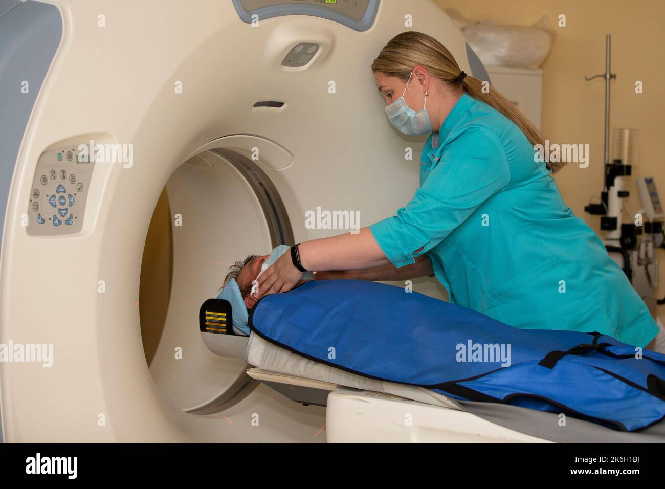 Hospital gown back hi-res stock photography and images - Alamy