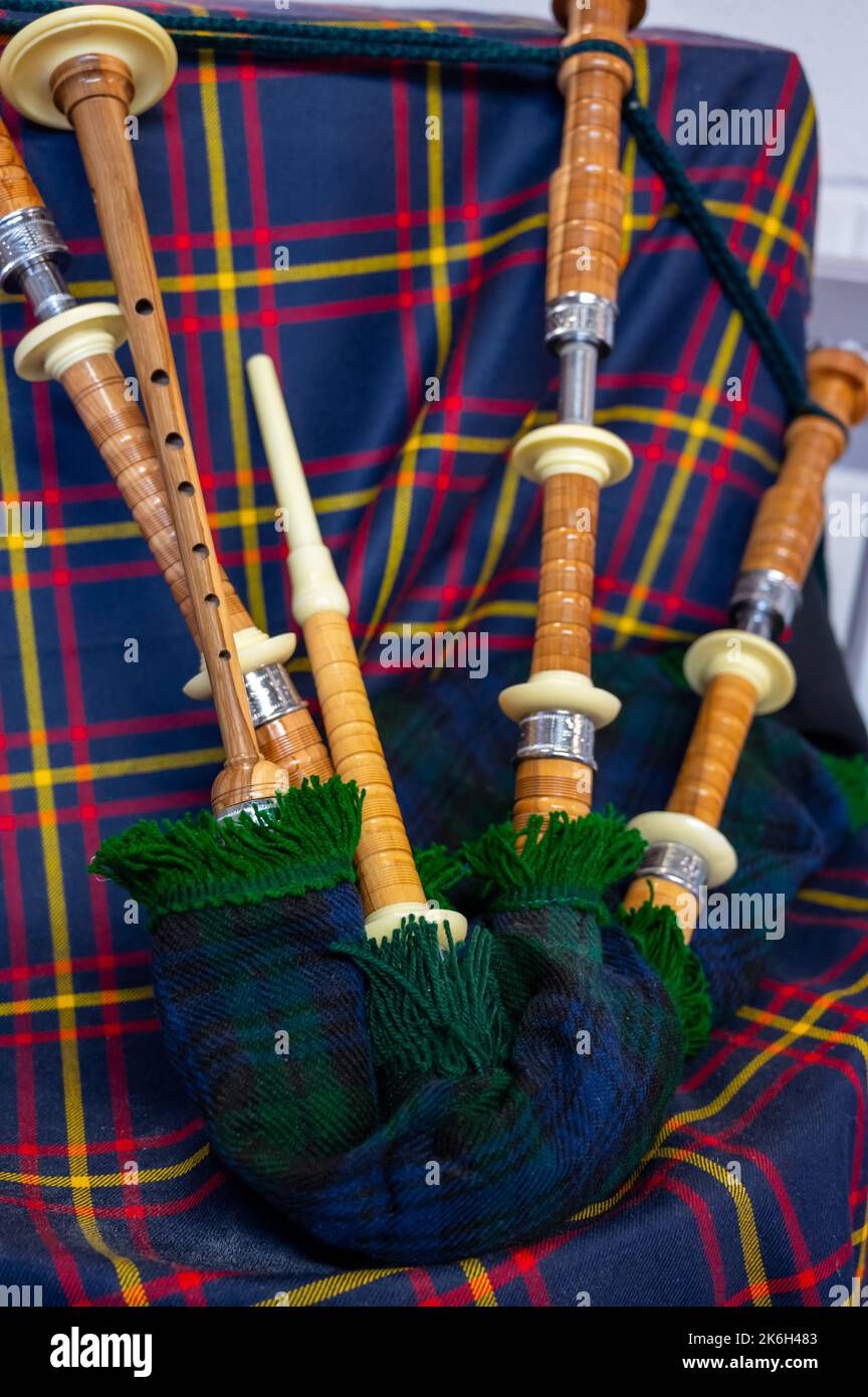 Symbols of Scotland - wollen tartan textile and handmade musical ...