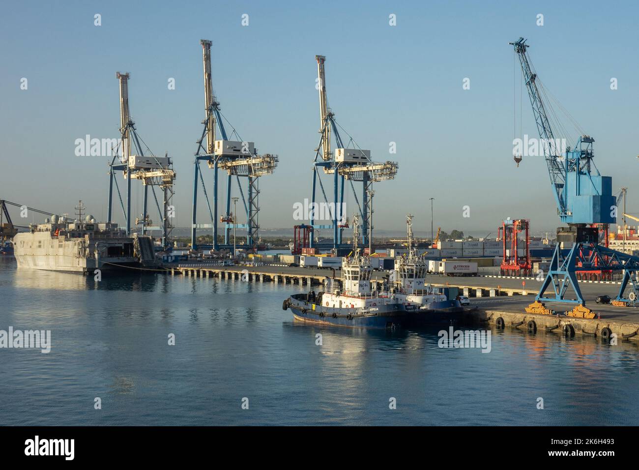 Greek docks hi-res stock photography and images - Alamy