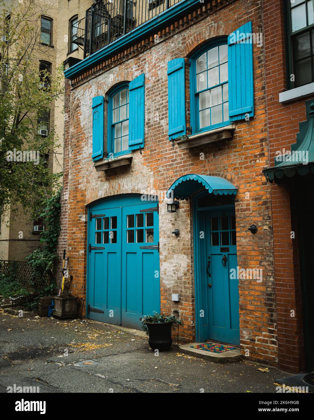 Beautiful brick house with blue doors, on Hunts Lane in Brooklyn ...