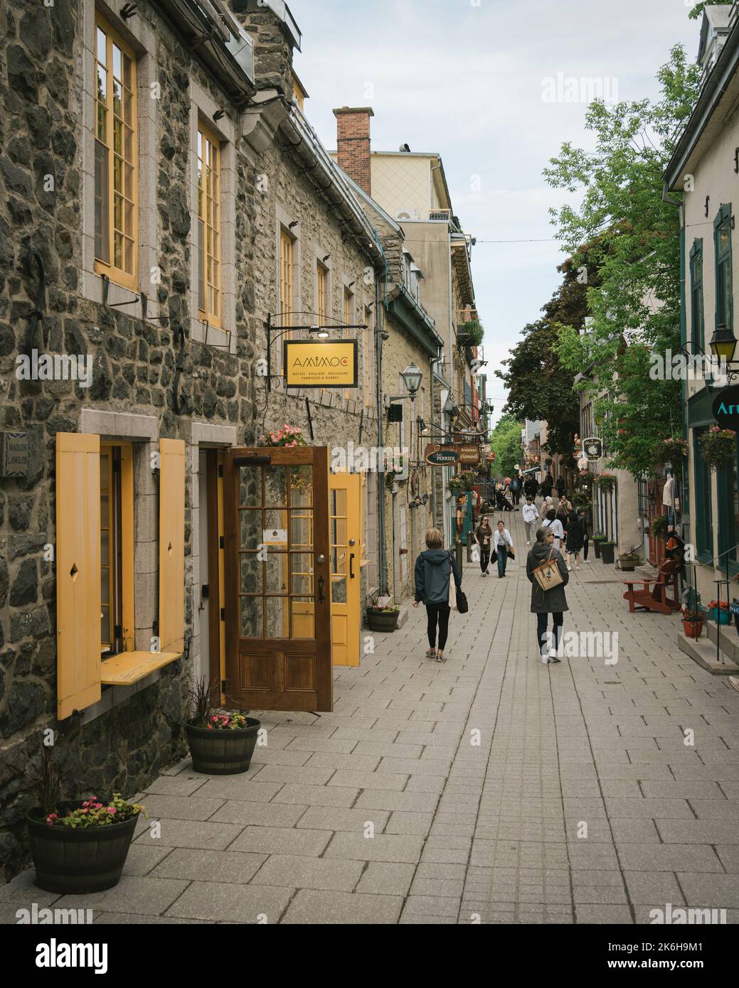 Street scene with beautiful historic architecture, Québec City, Quebec ...