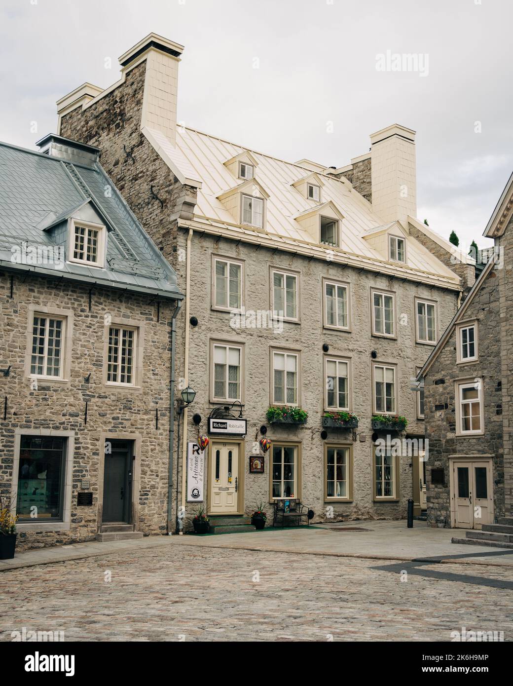 Street scene with beautiful historic architecture, Québec City, Quebec ...