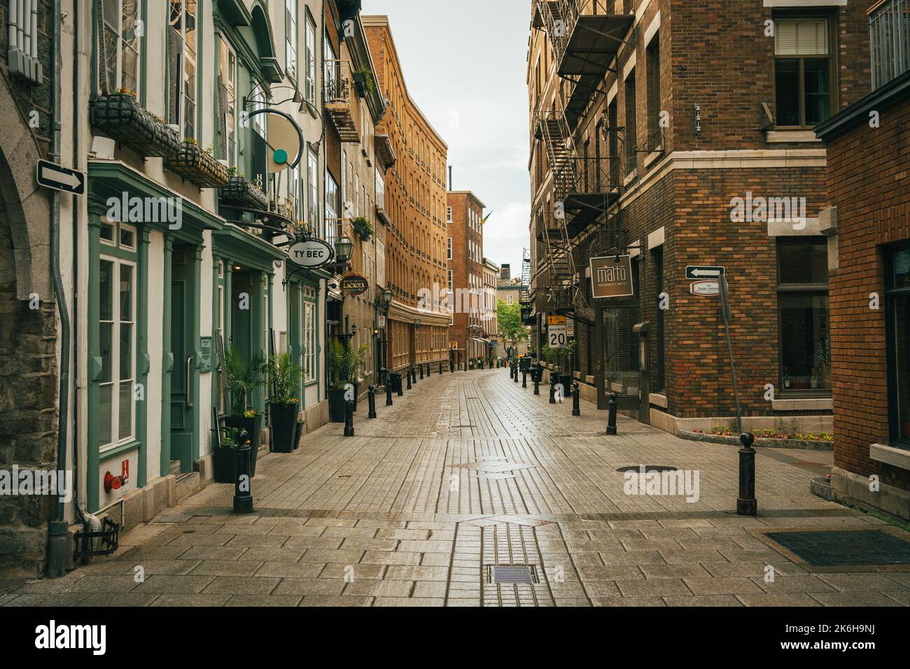 Street scene with beautiful historic architecture, Québec City, Quebec ...