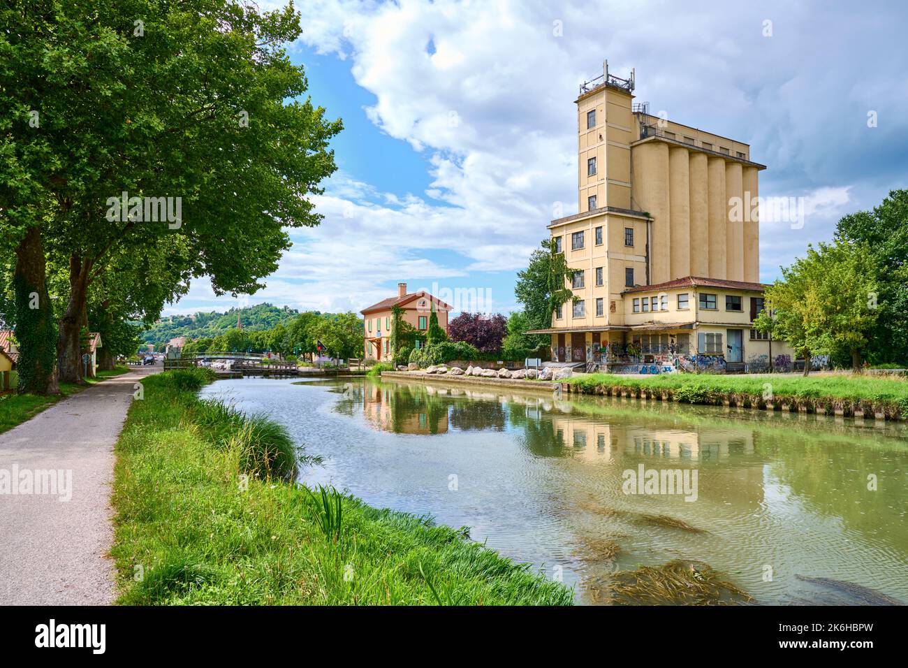 Canal Lateral a la Garonne in Moissac (south western France ...