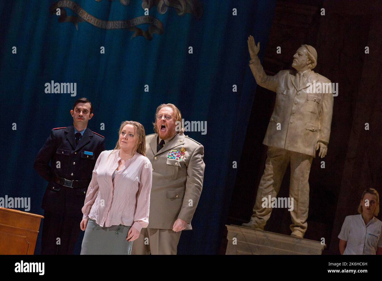Sophie Bevan (Hermione), Iain Paterson (Leontes) in THE WINTER'S TALE ...