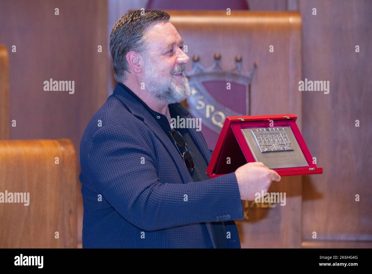 Rome, Italy. 14th Oct, 2022. Actor Russell Crowe shows the plaque of ...