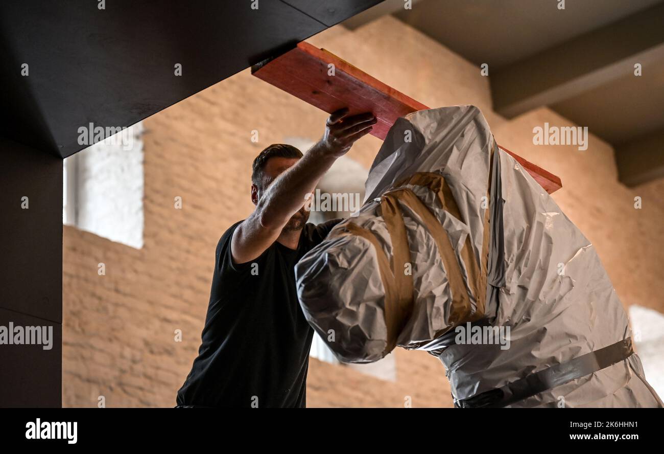 Berlin, Germany. 14th Oct, 2022. One of the Thorak horses is moved to ...