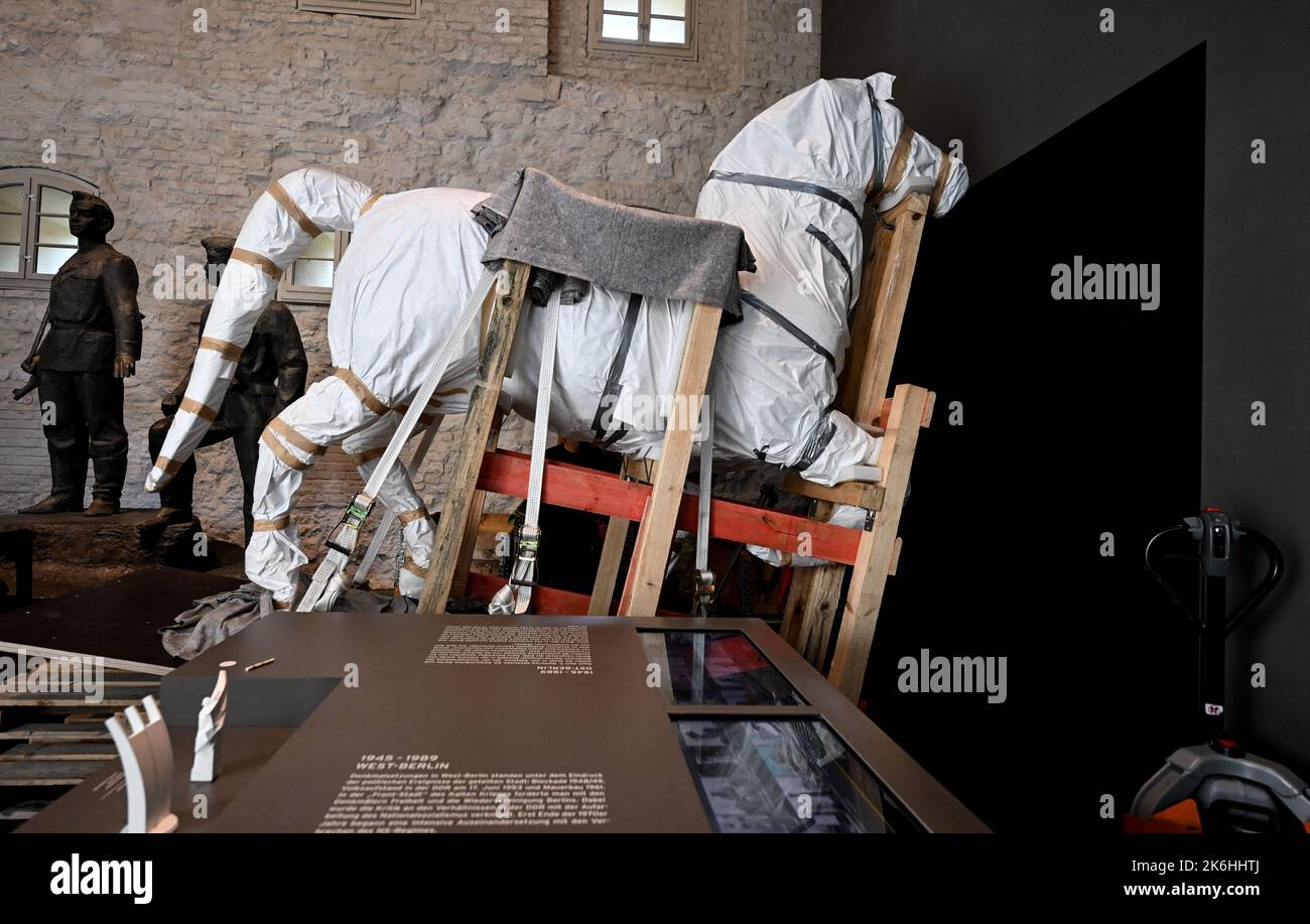 Berlin, Germany. 14th Oct, 2022. One of the Thorak horses is moved to ...