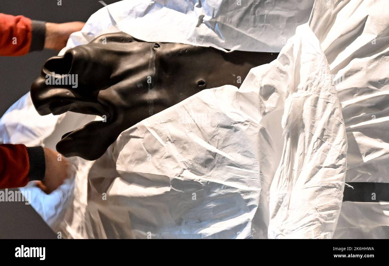 Berlin, Germany. 14th Oct, 2022. One of the Thorak horses is unpacked ...