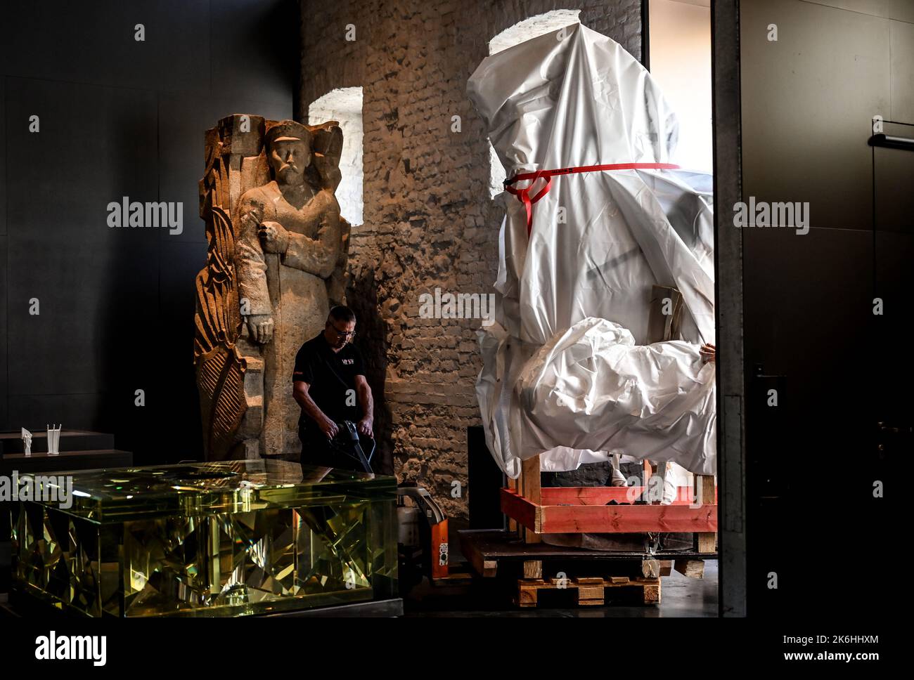 Berlin, Germany. 14th Oct, 2022. One of the Thorak horses is moved to ...