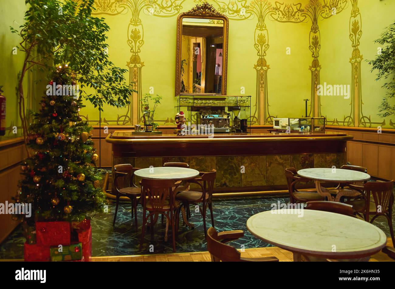 Old cafeteria hi-res stock photography and images - Alamy