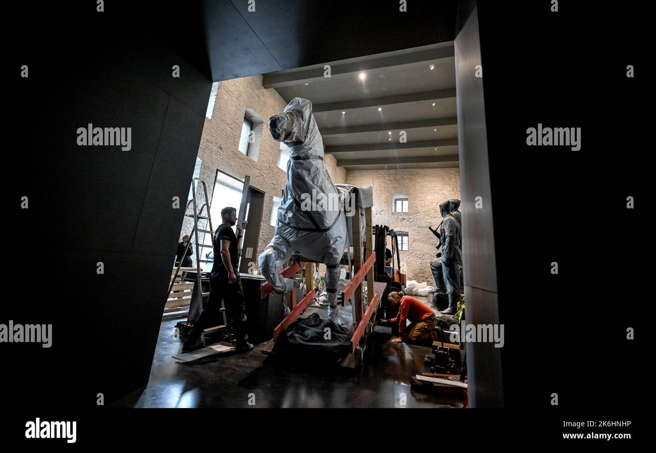 Berlin, Germany. 14th Oct, 2022. One of the Thorak horses is moved to ...