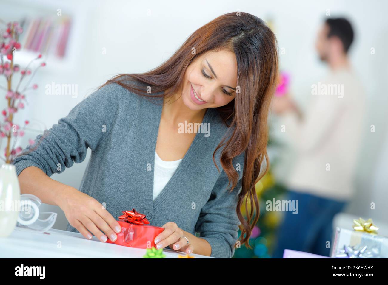 Lady wrapping hi-res stock photography and images - Alamy