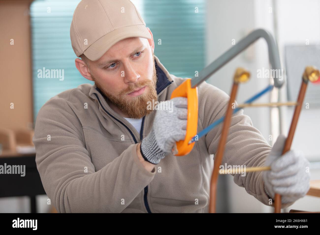 Using hacksaw hi-res stock photography and images - Alamy