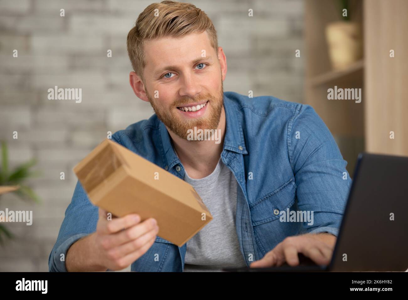 a man parcel delivery service box package Stock Photo - Alamy