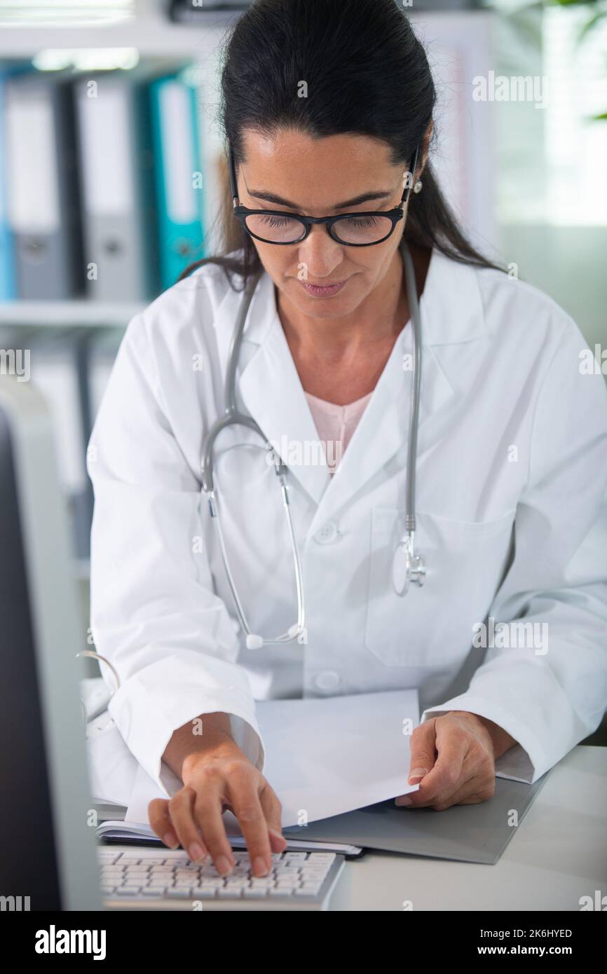 Doctor typing notes hi-res stock photography and images - Alamy