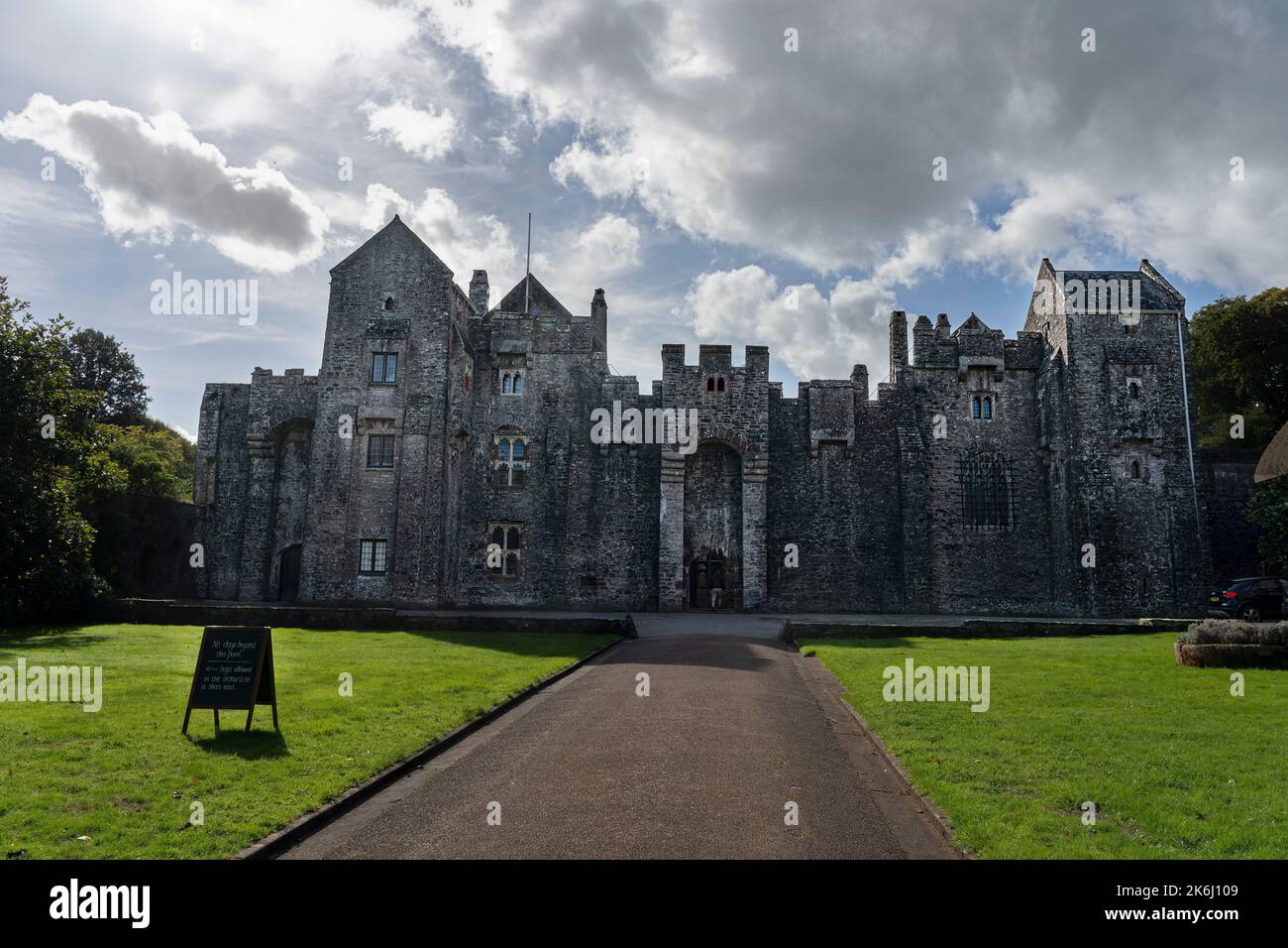 Compton castle hi-res stock photography and images - Alamy