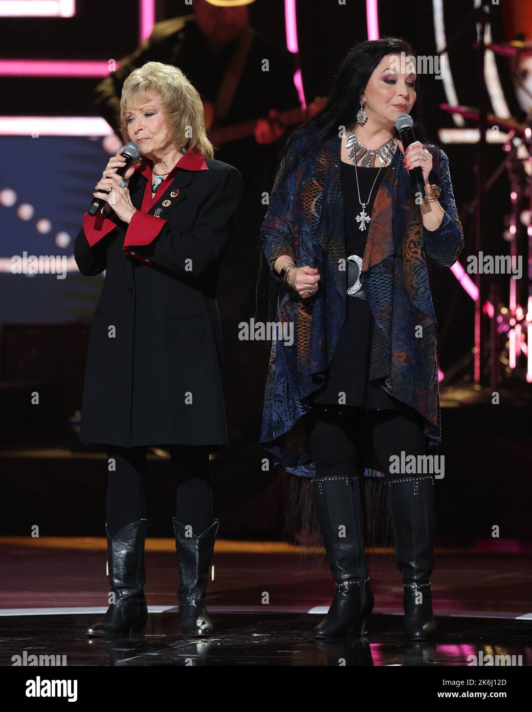 Peggy Sue Wright and Crystal Gayle at the CMT Artists of the Year 2022 ...