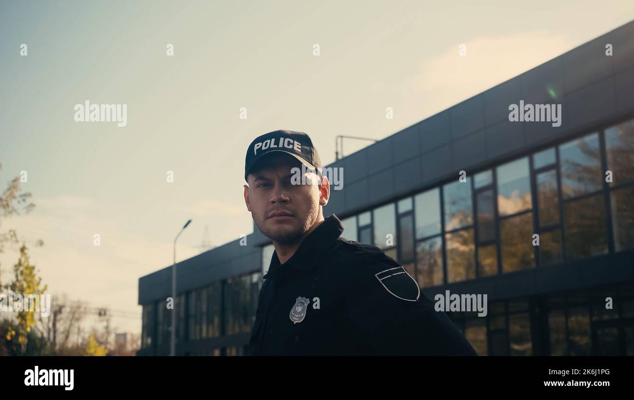 Handsome caucasian police officer standing hi-res stock photography and ...