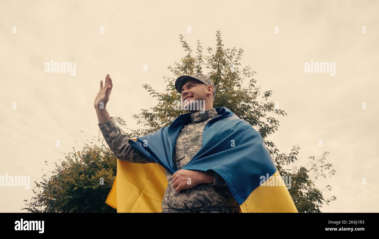 Soldier ukrainian army holding waving hi-res stock photography and ...