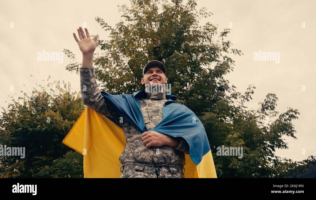 Soldier ukrainian army holding waving hi-res stock photography and ...