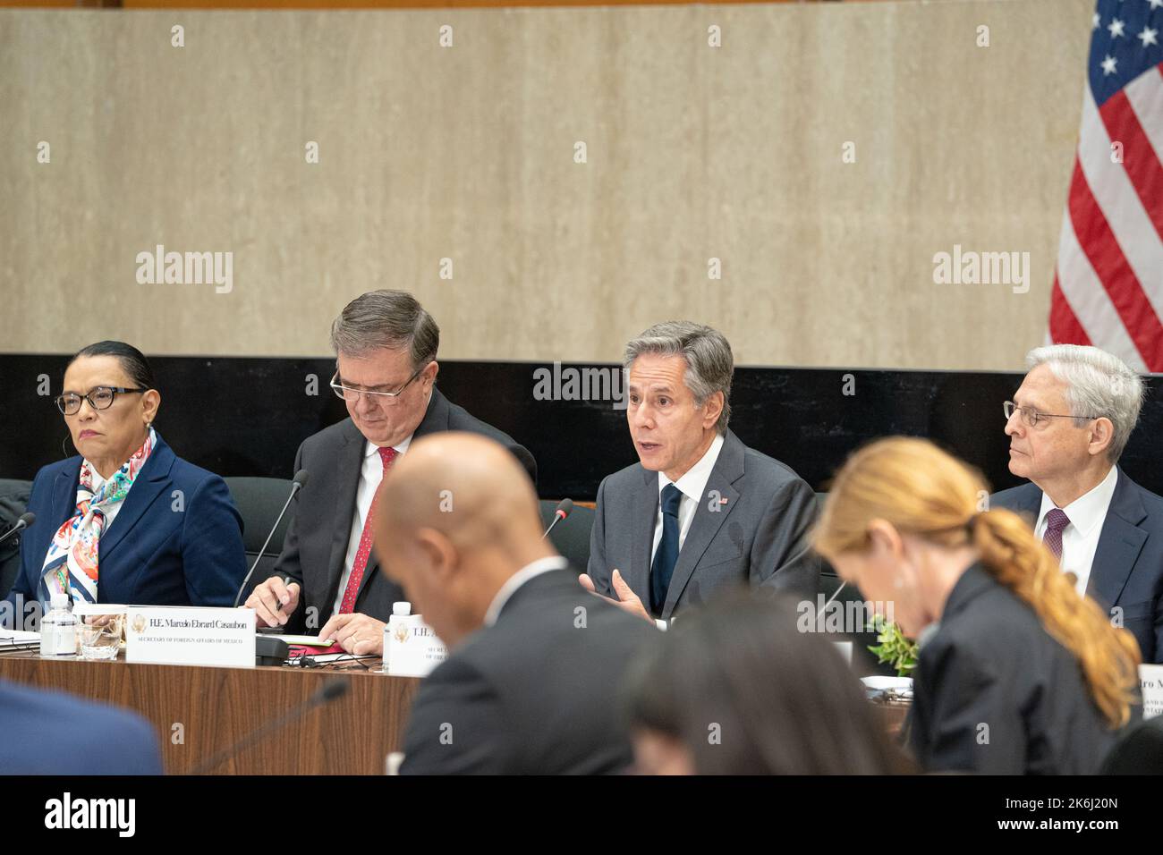 Cabinet level meeting hi-res stock photography and images - Alamy